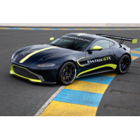 Aston Martin Vantage GT4 Hub Stands